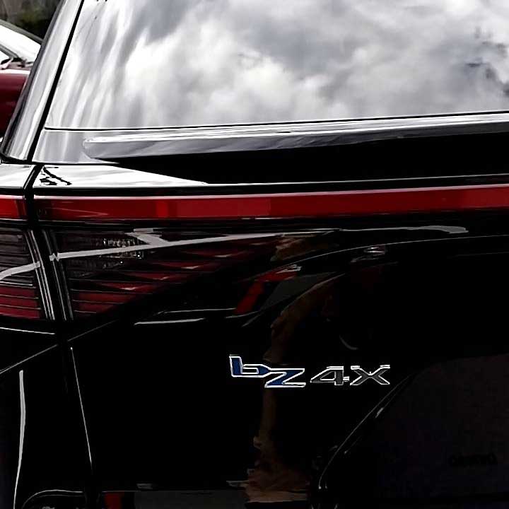 V2Hシステムとして、トヨタ自動車の電気自動車（EV）bz4Xを導入いたしました | 株式会社二友組（公式HP）社員とともに進化し続ける未来創造企業